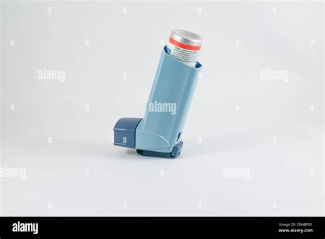 Metered Dose Inhaler Hi Res Stock Photography And Images Alamy