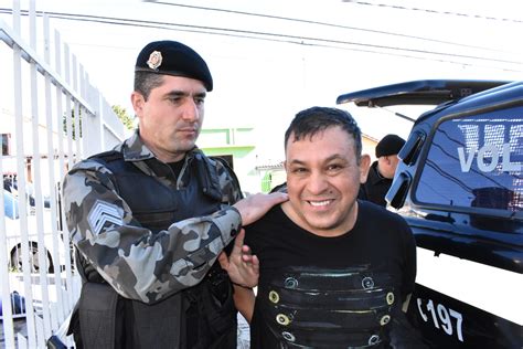 Fotos e vídeo Quatro são presos por envolvimento o tráfico de