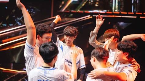 Senjata Terbaik Di Valorant Champions 2022 Phantom Atau Vandal One