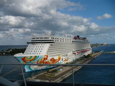 Norwegian Cruise Ship In Nassua Cruise Ship Norwegian Cruise Cruise