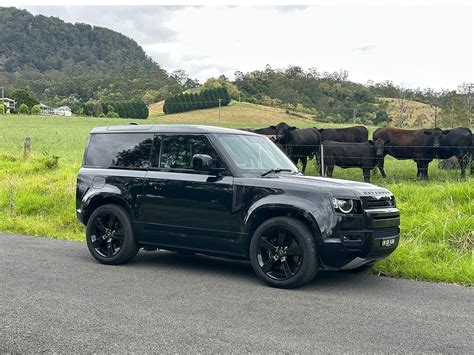 2023 Land Rover Defender 90 V8 Is A Fantastic Flexuv Man Of Many