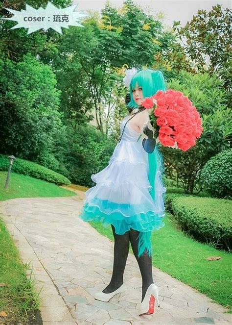 cos正片可爱的绿头发双马尾初音未来