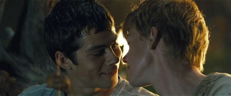 [hd] Thomas Dylan Obrien And Newt Thomas Sangster Almost Kiss The Maze Runner Maze Runner