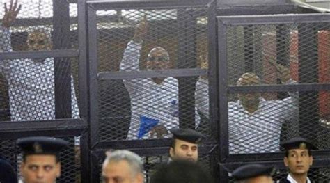 القاهرة المؤبد لمرشد الإخوان بتهم التحريض على القتل