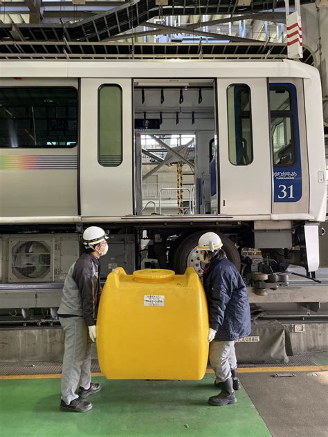 ゆりかもめ公式お知らせ On Twitter 本日1月24日夜は、東京も雪予報ですね☃ ゆりかもめ🚝車両基地内では、「凍結防止剤」の走行路