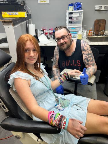 Dyslexic Teen Passes Driving Test With ‘left And ‘right Hand Tattoos
