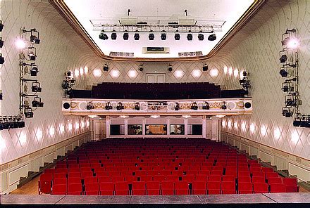 Charité Im Maxim Gorki Theater Diagnose Von Herzerkrankungen Charité
