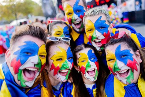 Weiberfastnacht in Köln 2024 besten Partys und Events am 8 2