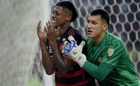 Flamengo Perde Para Peñarol Mesmo Com 76 De Posse De Bola E 20