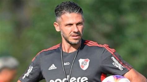 Demichelis lo mira con atención la joya que sorprende a todos en River