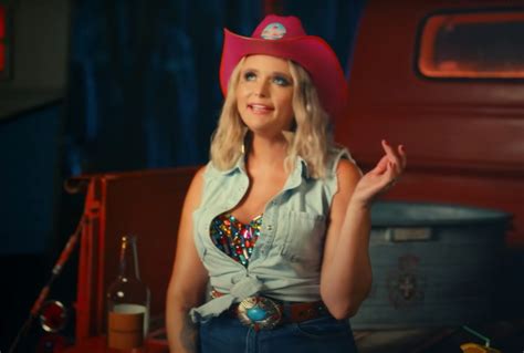 Country Singers Flaunting Their Abs In Sexy Crop Tops Photos Life