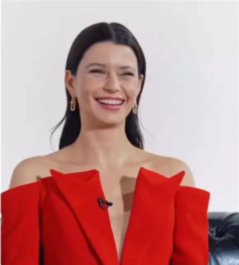 Beren Saat Ve Sinem Kobal Pi Ti Oldu K Rm Z Bluzun Fiyat N Duyanlar Inanamad Magazin Haberleri