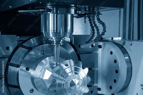 Foto De The Hi Precision 5 Axis Machining Center Cutting The Metal Gear Parts Hi Technology