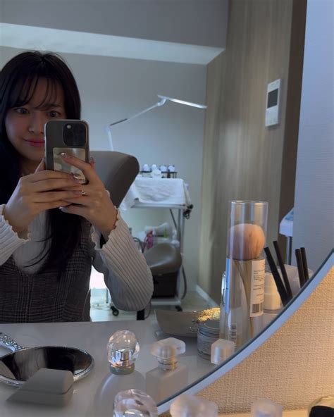 土川 満里奈 先月に続き、お肌のメンテナンスに行ってきました☕️ 毛穴洗浄と小顔リフトを受けてきました☺️ 小鼻の毛穴が本当に綺麗になって