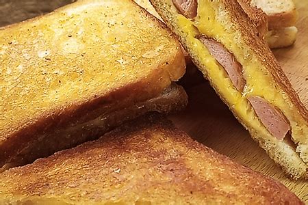 Сэндвич с сыром и сосисками - пошаговый рецепт с фото (6797 просмотров)