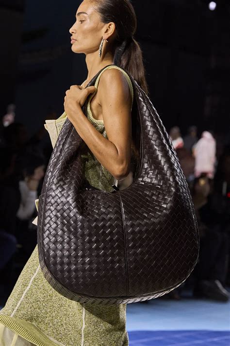 Актуальные сумки на 2024 год – какие модели самые популярные - Fashion