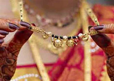 Know Why Married Women Must Wear Mangalsutra On Karva Chauth Invc