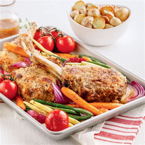 Côtelettes De Veau Croustillantes Et Légumes Sur La Plaque 5