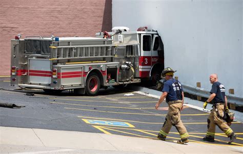 Four Omaha Firefighters Suv Driver Injured In Crash That Sent