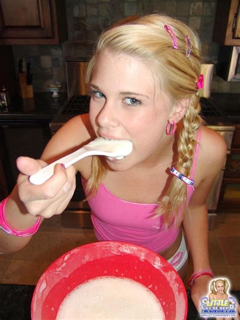 Blonde Gets Naked And Shows Her Tits And Pussy Porn Pictures Xxx Photos Sex Images