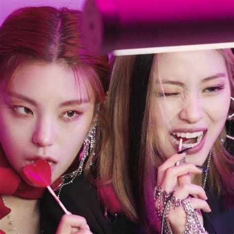 Yeji Ryujin Itzy Lq Icon Mafia In The Morning Guess Who Jacket Behind