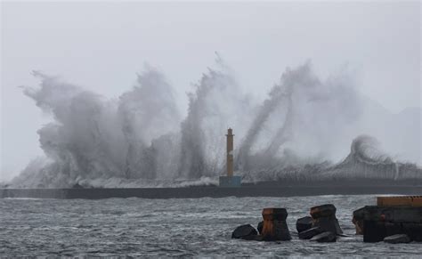 Typhoon Haikui Makes Landfall In Taiwan The Japan Times