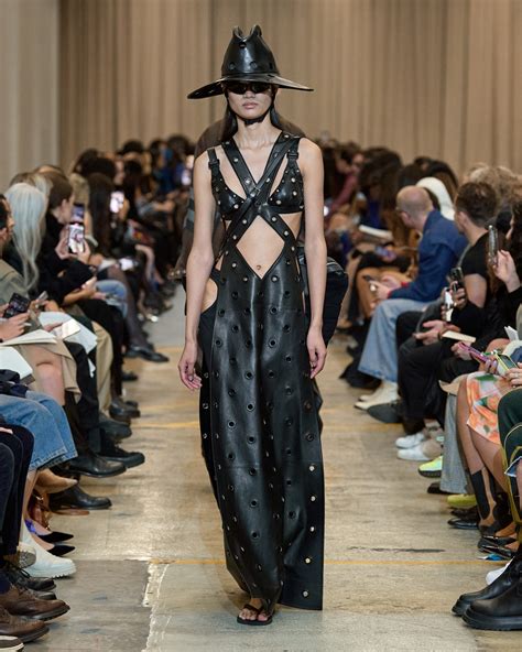 Burberry Spring 2023 Fashion Show Review The Impression