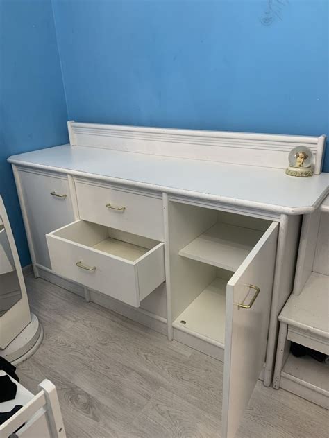 Скрин и нощно шкафче гр Пловдив Съдийски • Olx Bg