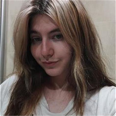 Chica Joven Animada Y Con Mano Para Los Niños Experiencia Previa En