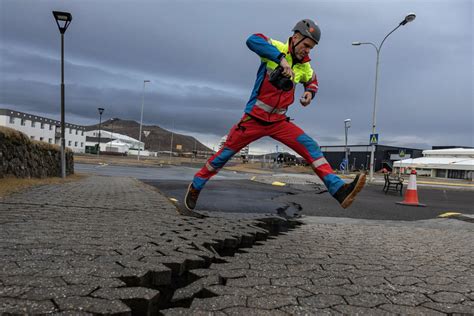 Iceland Volcano Live Met Office Warns Magma ‘very Close To Surface