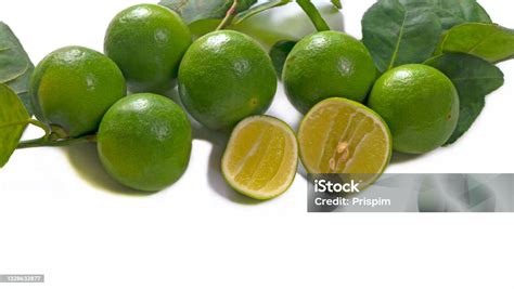 Jeruk Nipis Setengah Potong Buah Jeruk Segar Di Depan Jeruk Nipis Hijau