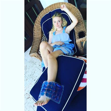 Dakota Fanning Revela Que Se Separou De Modelo Com Quem Estava Há Três