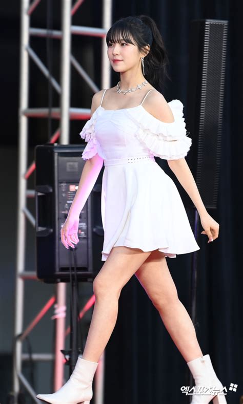 프로미스나인 백지헌 위풍당당[엑s Hd포토]