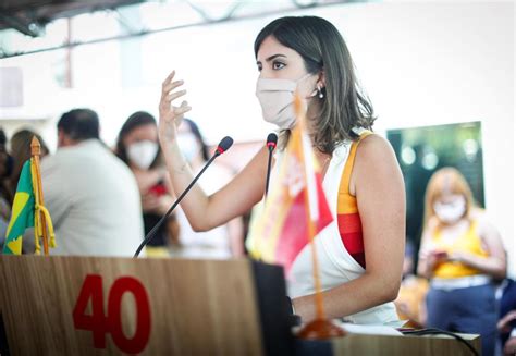 Tabata Amaral filia se ao PSB Aqui eu terei espaço
