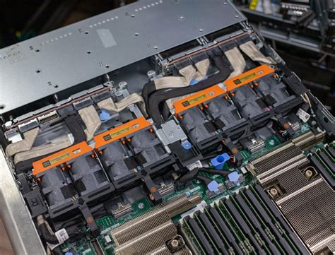 Dell Poweredge R E S Storagereview Com