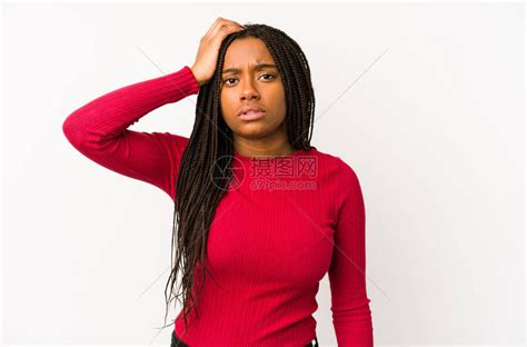 年轻的非裔美国妇女孤立的疲劳和困高清图片下载 正版图片504368022 摄图网