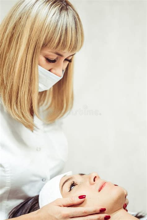 Woman In Spa Salon Stock Image Image Of Head Attractive 104446785