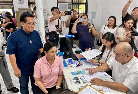 Leni Robredo Files COC For Naga City Mayor INQUIRER Net