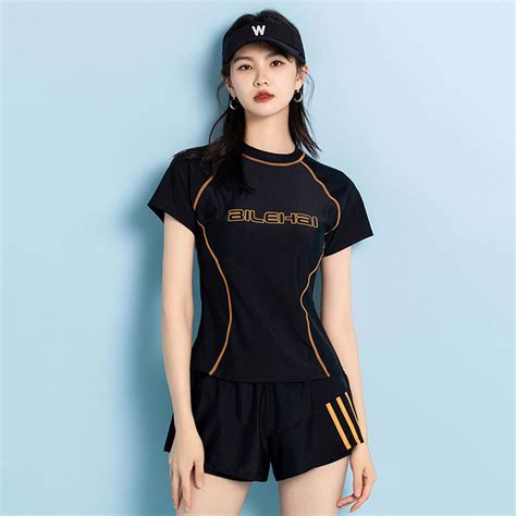 Jqk ชุดว่ายน้ำผู้หญิง เสื้อแขนสั้นกางเกงขาสั้น มีฟองน้ำ มี2สี แถบส้ม