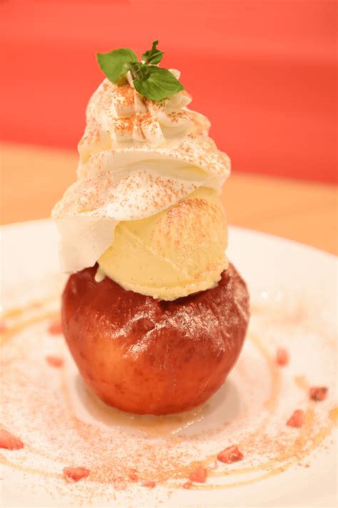 今が旬！青森県産りんご「紅玉」を丸ごと1個使った「果物屋の丸ごと焼きりんご」が青森の老舗フルーツパーラーより販売開始｜有限会社小田原青果の