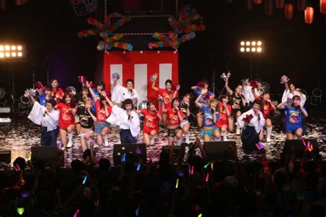 明日花キララ、新曲ラップ初披露＆恵比寿★マスカッツ初の水着パフォーマンス！ Qetic
