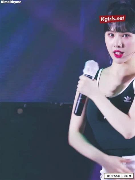 비비지 은하 검은 아디다스 민소매 시원하게 오픈한 겨드랑이