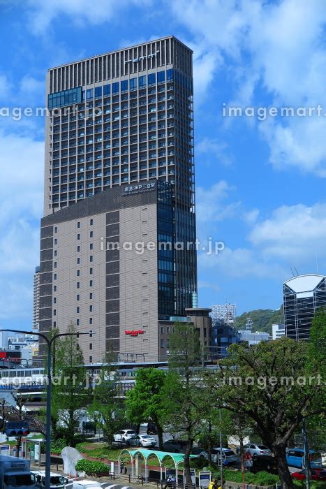 阪急神戸三宮駅（2021年竣工の神戸三宮阪急ビル）の写真素材 216702734 イメージマート