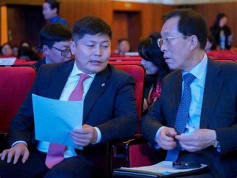 БНСУ ын Хууль тогтоомжийн сайд асан Ли Сог Ён Монгол Улсад ажиллаж Засгийн газрын авлигатай