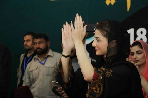 Pin By Ayeza On Maryam Nawaz Sharif Maryam Elegant Dresses Okay