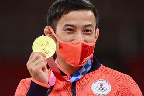 「クオリティ高すぎ」 五輪金・高藤直寿が披露した「噛んでもいい」金メダルに反響 J Cast ニュース【全文表示】