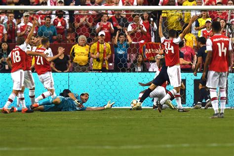 Real Madrid 2 2 Arsenal Result Gareth Bale Scores As Real Win Penalty Shootout 3 2 London
