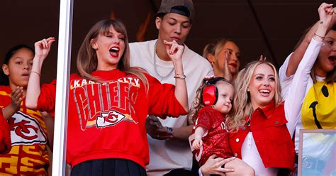 Taylor Swift Wore A Chiefs Sweater From Torontos Ellie Mae Vintage