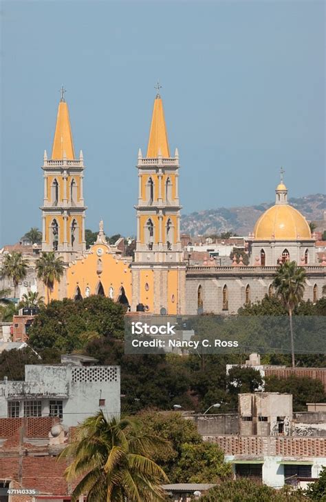 Basílica 델 라 콘셉시온 Inmaculada 교회 캐서드럴 쁠라스of대성당은 예배 장소로서의 공식적인 위치일 뿐 아니라