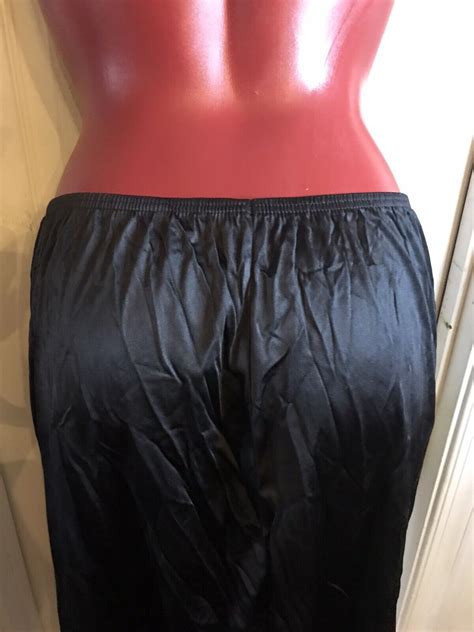 VASSARETTE Black Nylon Half Slip Lace Trim Side Sli Gem